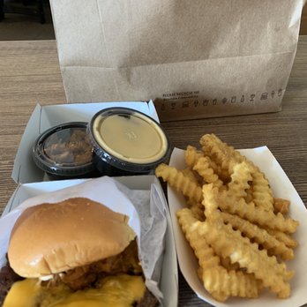 SHAKE SHACK UNION STATION - Updated December 2025 - 398 Photos & 373 ...