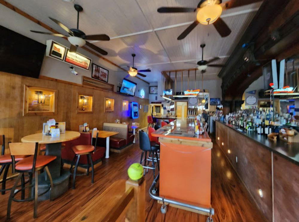 FOUR LEAF ON MAIN - Updated December 2025 - 54 S Main St, Cloverdale ...