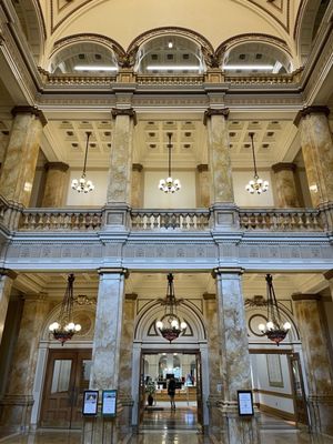 MILWAUKEE PUBLIC LIBRARY - Updated August 2025 - 140 Photos & 33 ...