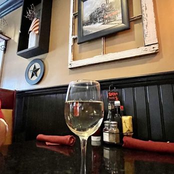 RAILSIDE TAVERN - Updated December 2025 - 136 Photos & 127 Reviews ...