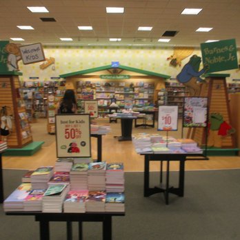 BARNES & NOBLE - WARWICK - Updated March 2025 - 33 Photos & 42 Reviews ...