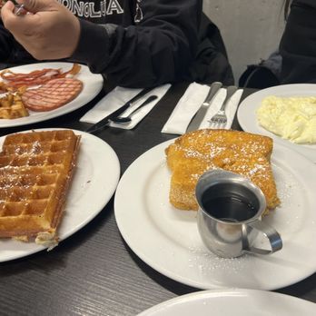 BEA BEA’S - Updated June 2024 - 5074 Photos & 4475 Reviews - 353 N Pass ...