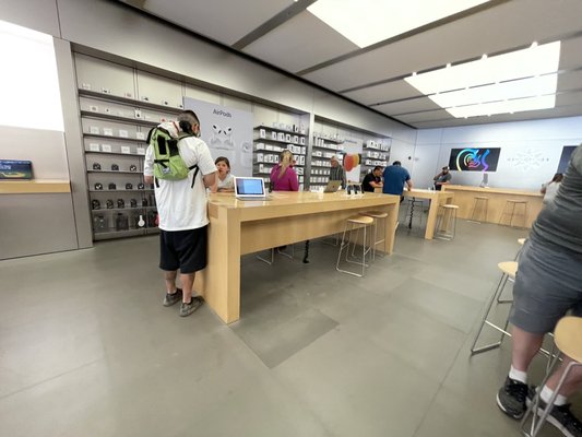 APPLE ABQ UPTOWN - Updated November 2025 - 40 Photos & 208 Reviews ...