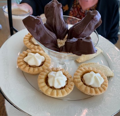 DRAGONFLY TEA ROOM - 115 Photos & 108 Reviews - 835 W Roseburg Ave ...