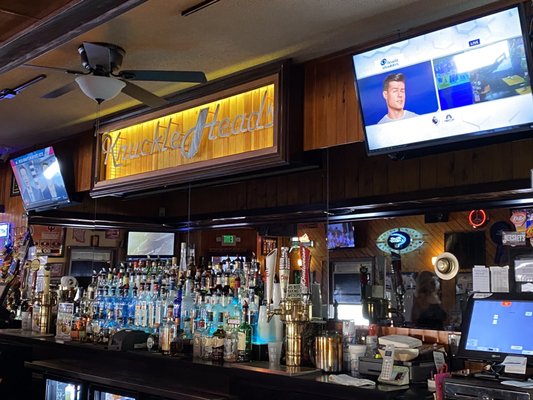 KNUCKLEHEADS SPORTS BAR & GRILL - Updated September 2025 - 23 Photos ...