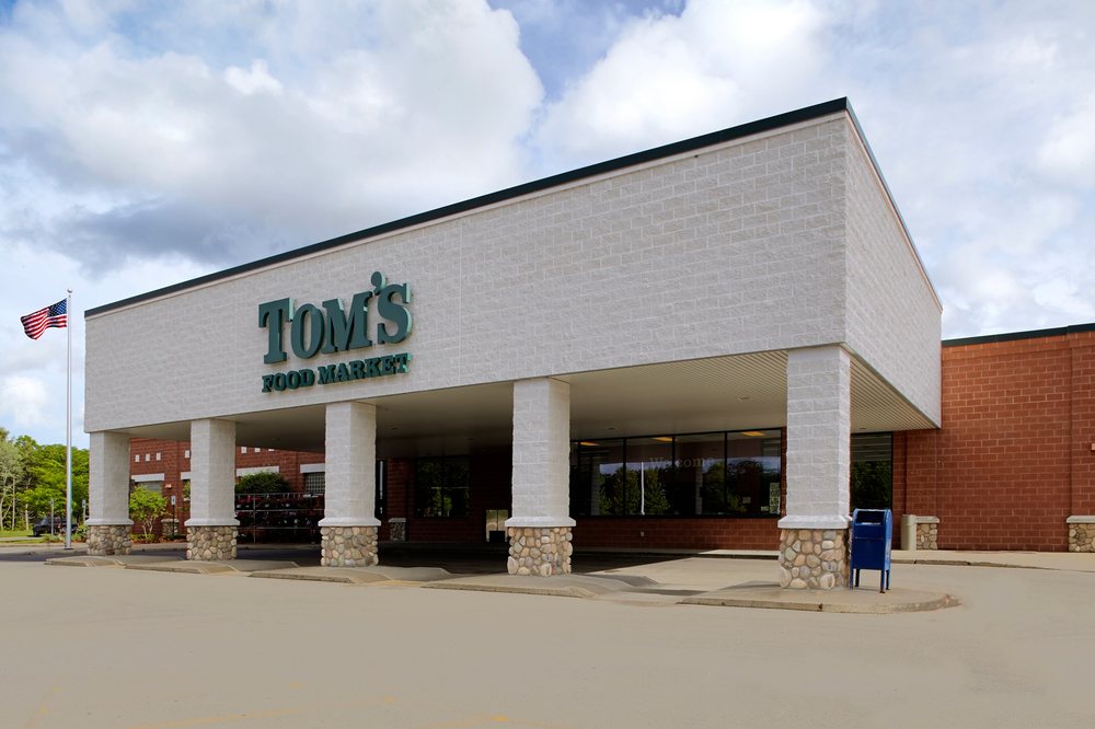 TOM’S FOOD MARKET - INTERLOCHEN - Updated August 2024 - 17 Photos & 13 ...