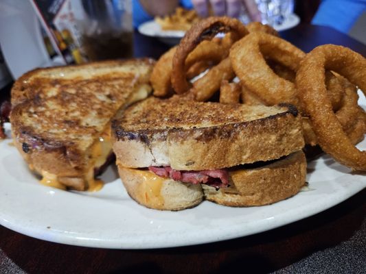 UNION PUB - Updated October 2025 - 100 Photos & 72 Reviews - 295 Main ...