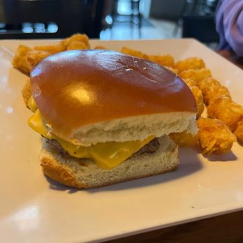 MUSKETEERS BAR & GRILL - Updated January 2026 - 54 Photos & 94 Reviews ...