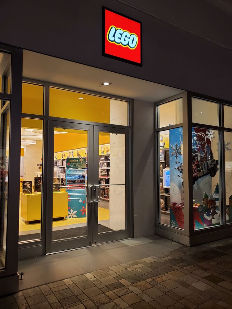 THE LEGO STORE - 334 Photos & 111 Reviews - 1450 Ala Moana Blvd ...