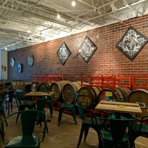HUTTON & SMITH BREWING - 89 Photos & 66 Reviews - 431 E Martin Luther ...