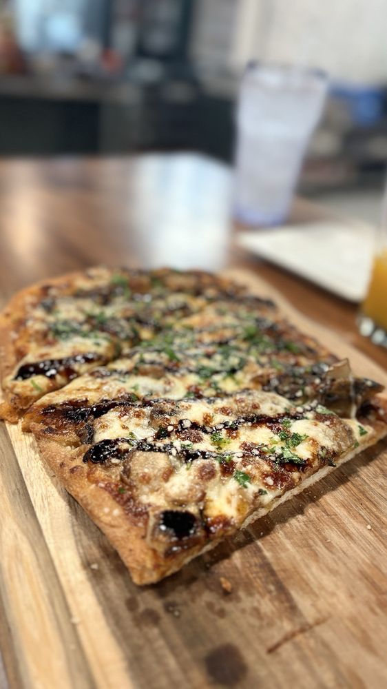 HEADQUARTERS BAR & EATERY - Updated April 2025 - 154 Photos & 70 ...