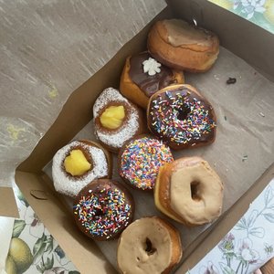 NIKS DONUTS - 35 Photos - 16635 Wren Rd, Chagrin Falls, Ohio - Donuts ...