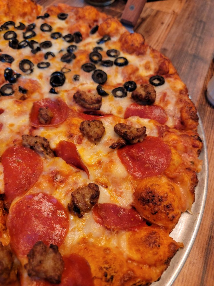 ROUND TABLE PIZZA - Updated December 2025 - 59 Photos & 61 Reviews ...