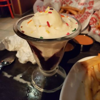 RED ROBIN GOURMET BURGERS AND BREWS - Updated January 2026 - 289 Photos ...