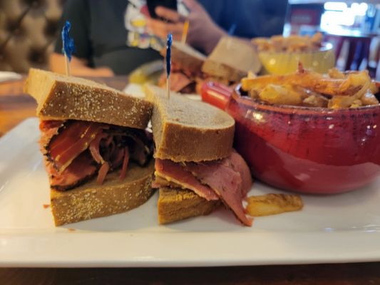 THE CORNED BEEF HOUSE - Updated December 2025 - 22 Photos & 28 Reviews ...