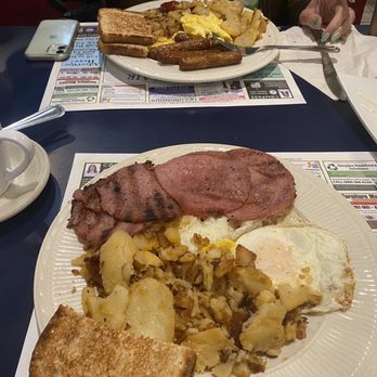 MONTCLAIR DINER - Updated May 2024 - 142 Photos & 152 Reviews - 613 ...
