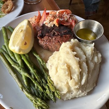 THE RED PARROT RESTAURANT - 1215 Photos & 1280 Reviews - 348 Thames St ...