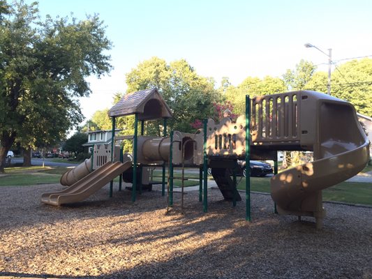 TRIANGLE PARK - Updated December 2025 - 12 Photos - Colonial Pl, High ...