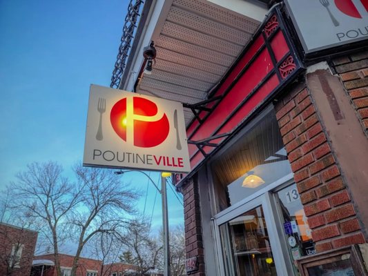 POUTINEVILLE - Updated January 2026 - 177 Photos & 117 Reviews - 1348 ...