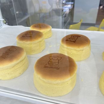 MR PUFFY JAPANESE CHEESECAKE - Updated April 2024 - 17 Photos & 14 ...