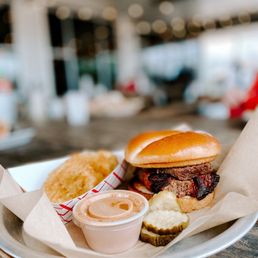 THE PIG & PINT - 994 Photos & 1060 Reviews - 3139 N State St, Jackson ...