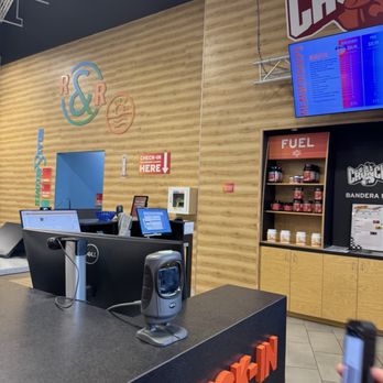CRUNCH FITNESS - BANDERA - Updated April 2026 - 38 Photos & 26 Reviews ...