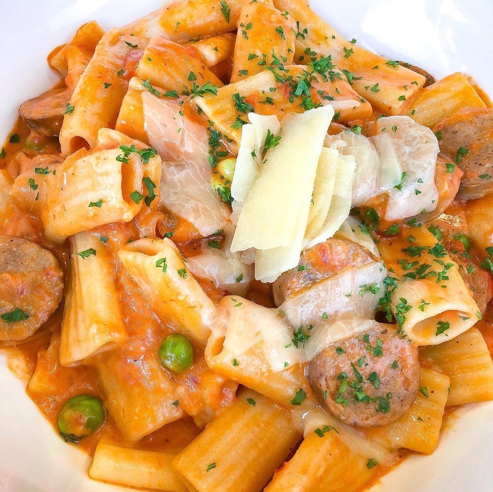 95 SHORE - Updated June 2024 - 17 Photos - 95 Shore Dr W, Mashpee ...