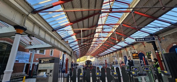 WINDSOR ETON AND RIVERSIDE STATION - Updated May 2024 - Windsor, United ...