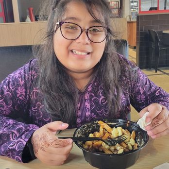 HOLY BUCKETS HALAL CHICKEN & PIZZA - Updated March 2025 - 129 Photos ...