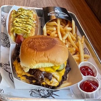 GOTHAM BURGER SOCIAL CLUB - Updated January 2025 - 340 Photos & 200 ...