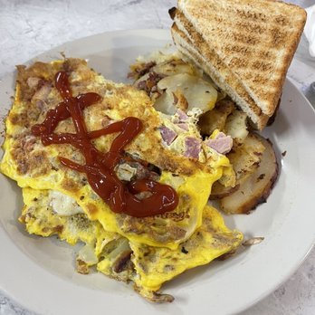 DUTCH COUNTRY RESTAURANT with photos - Updated August 2024 - 38 Photos ...