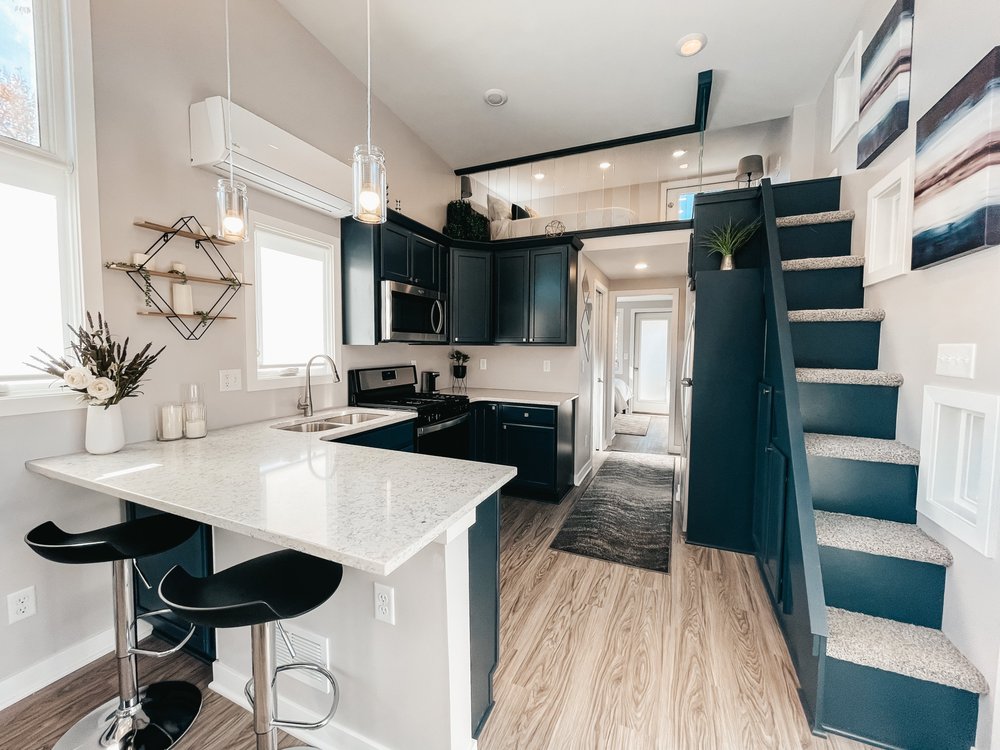 RIVER WEST RESORT - Updated March 2025 - 76 Photos & 67 Reviews - 1300 ...