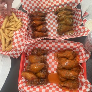 VALLEY WINGS - 199 Photos & 257 Reviews - Chicken Wings - 1495 N Hayden ...