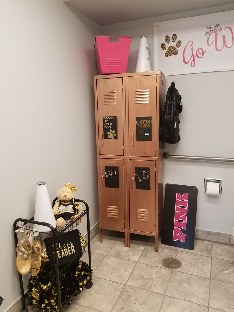 COACH BRE COTTAGE - Updated August 2025 - 2390 W Nebraska Ave, Peoria ...