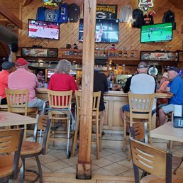CURLY’S WATERFRONT SPORTS BAR & GRILL - Updated June 2025 - 122 Photos ...