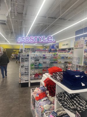 FIVE BELOW - Updated July 2024 - 1060 US-9, Old Bridge, New Jersey ...