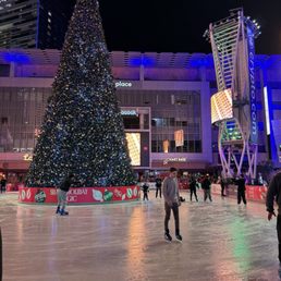 LA KINGS HOLIDAY ICE - LA LIVE - Updated January 2026 - 326 Photos & 62 ...
