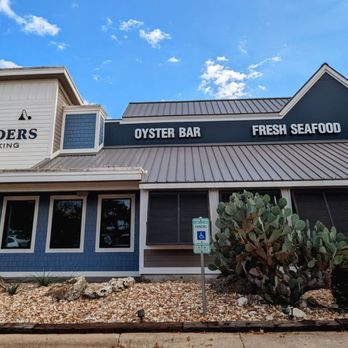 SALT TRADERS ZILKER - Updated May 2025 - 975 Photos & 506 Reviews ...