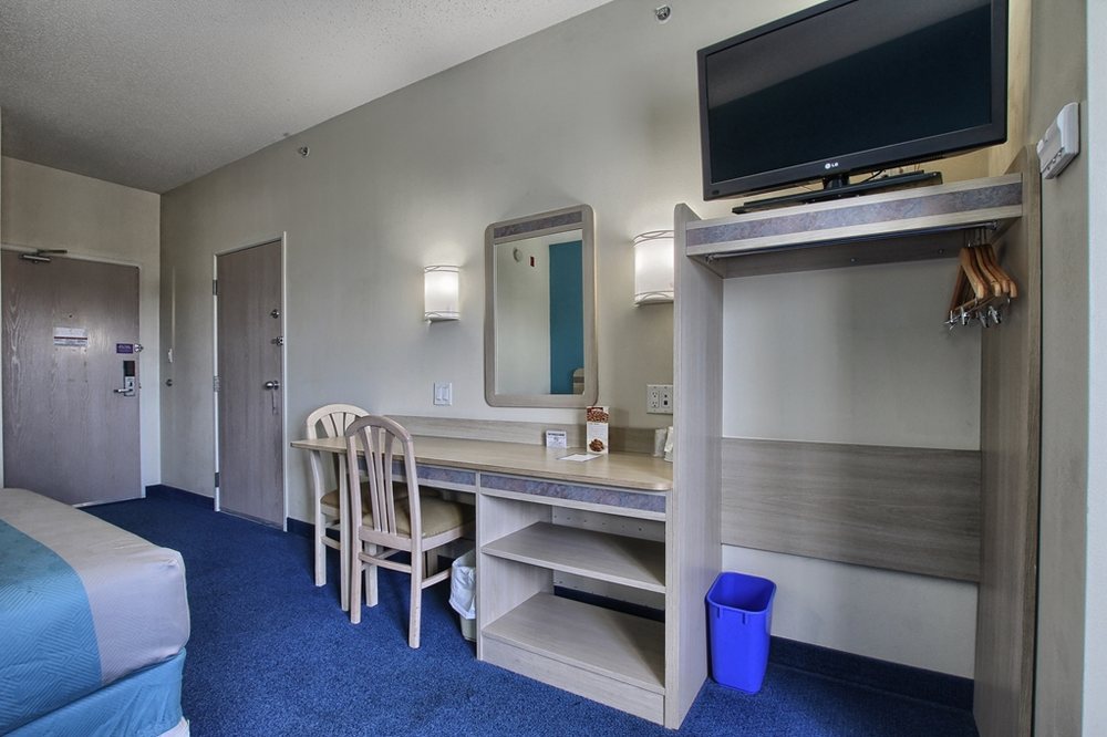 MOTEL 6 - Updated January 2026 - 57 Photos & 19 Reviews - 810 Exeter ...