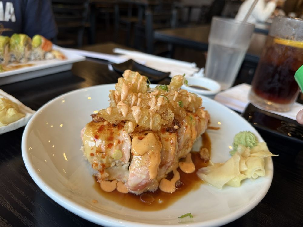 GIANT RAMEN & SUSHI - Updated October 2025 - 657 Photos & 741 Reviews ...