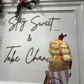 BUNS & ROSES CHIMNEY CAKES - Updated May 2025 - 138 Photos & 56 Reviews ...