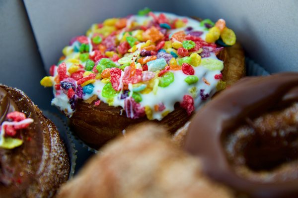 DK’S DONUTS & BAKERY - 4229 Photos & 2406 Reviews - 1614 Santa Monica ...