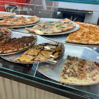 ROUND PIE PIZZA - FREEHOLD - Updated October 2025 - 45 Photos & 24 ...