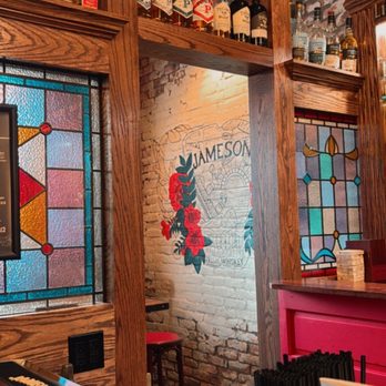 GUS’ SNUG - Updated September 2025 - 74 Photos & 75 Reviews - 38 S Main ...