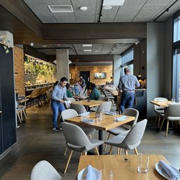 CHLOE - Updated October 2025 - 2053 Photos & 729 Reviews - 1331 4th St ...