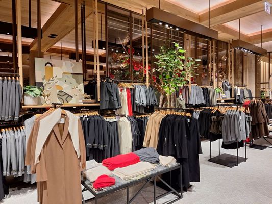 ARITZIA - Updated June 2026 - 39 Photos & 12 Reviews - 555 North ...