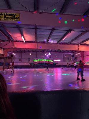 ROLLERAMA-WEST - 48 Photos & 33 Reviews - 7850 Brimhall Rd, Bakersfield ...