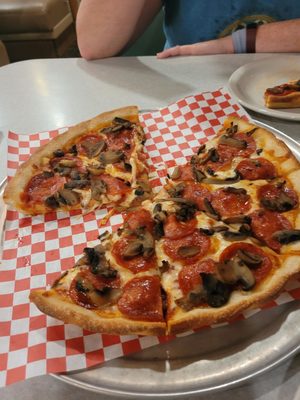 FARINACCI PIZZA - Updated July 2025 - 13 Photos & 27 Reviews - 8189 ...