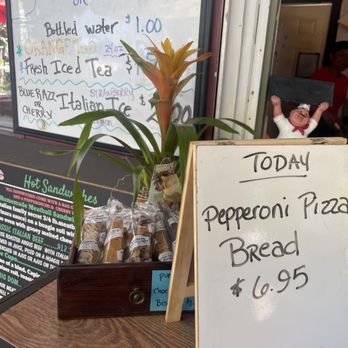 THE ITALIAN LADY OF PINETOP CANNOLI SHACK & KITCHEN - Updated March ...