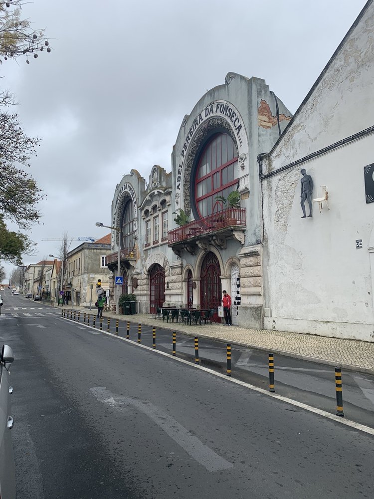 THE ROYAL RAWNESS - Praça David Leandro da Silva, 2, Lisboa, Portugal ...